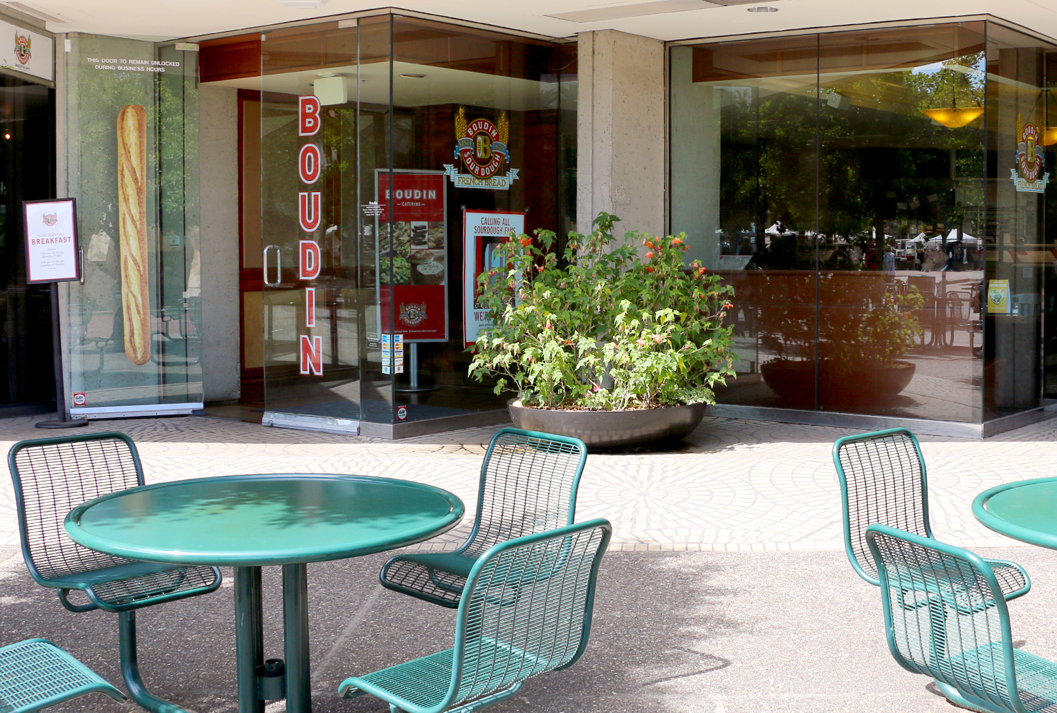 Embarcadero 4 Bakery & Cafe at San Francisco - Boudin Bakery